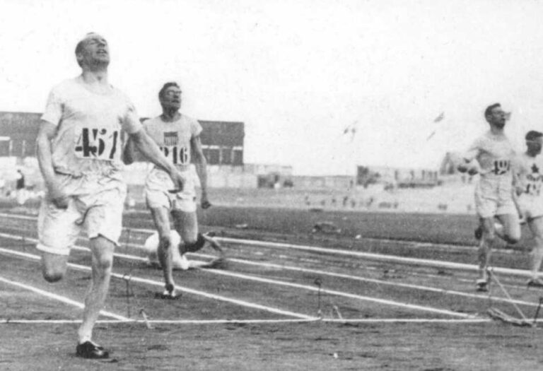 Eric-Liddell-in-his-gold-medal-winning-400m-final-at-the-Paris-Olympics ...